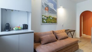 Apartamento (1 Bedroom) | Área de estar | Smart TV 32 polegadas com canais a cabo