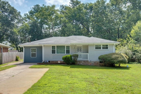 Inviting Home W/ Backyard: 8 Mi To Dtwn Atlanta! - Atlanta, GA
