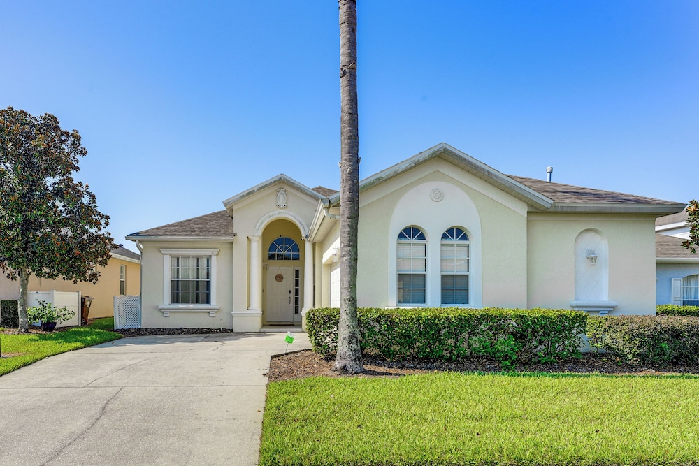 Walk To Tower Lake: Family Home In Gated Community - Winter Haven, FL