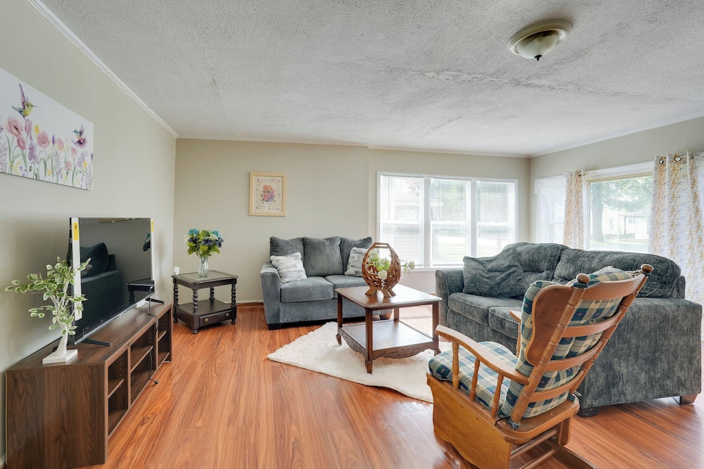 Charming & Convenient Home In Butler - Indiana