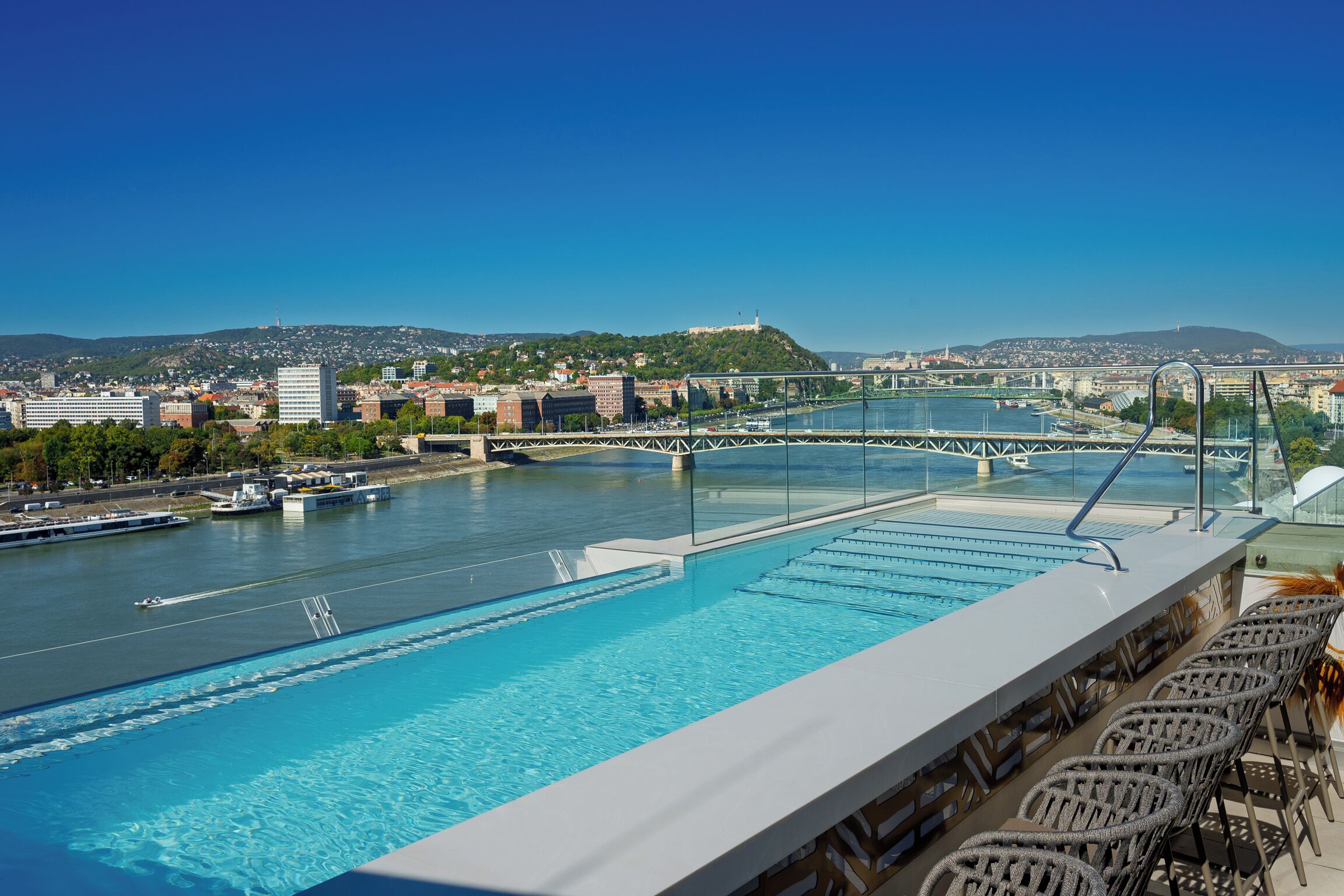 Piscina exterior sazonal 