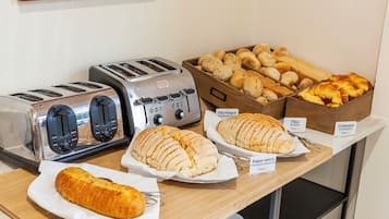 Café da manhã com buffet todos os dias (EUR 8 por pessoa)