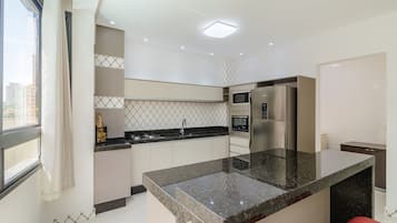 Apartamento básico | Cozinha privada | Talheres/pratos/utensílios de cozinha