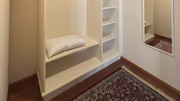 Suite Deluxe, não fumadores, vista para o pátio | Minibar, Wi-fi grátis
