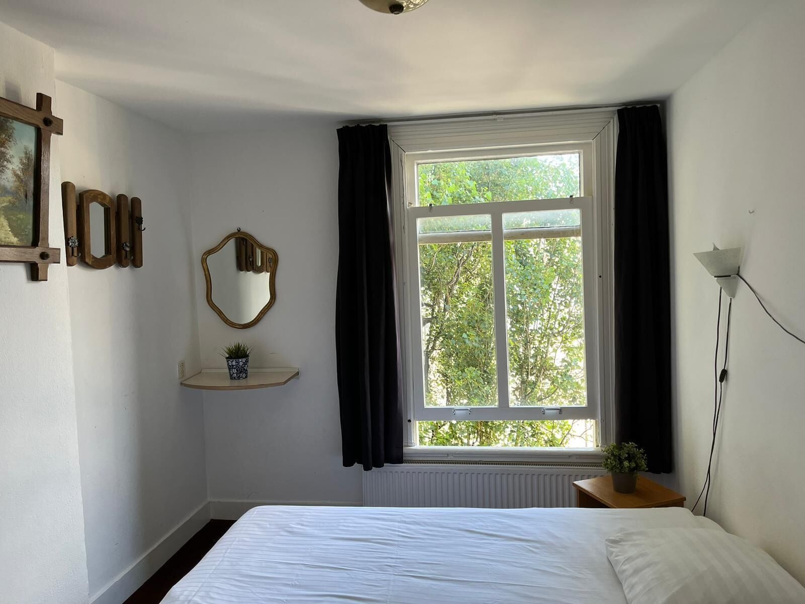 Quarto Individual Deluxe, vista para o jardim | Ferro/tábua de engomar, Wi-fi grátis 