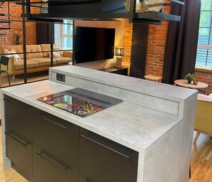 Apartamento | Cozinha privada | Uma cadeira de bebé 