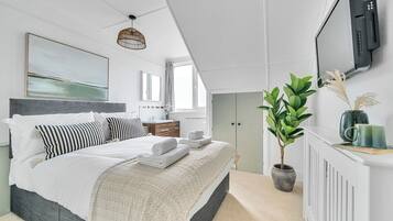 9 quartos, individualmente decorados, individualmente mobiliados