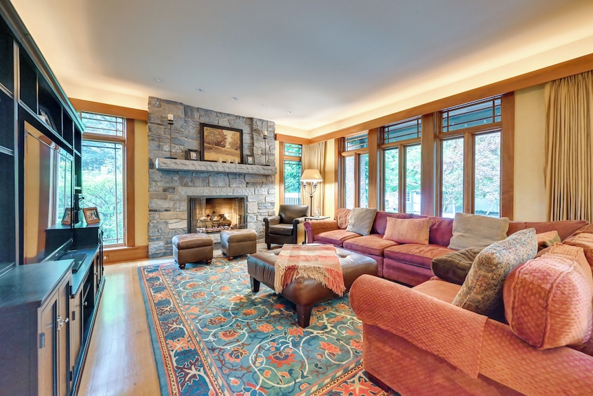 Hot Tub, Gym, Game Room! Luxe Estate In Longmeadow - 春田市