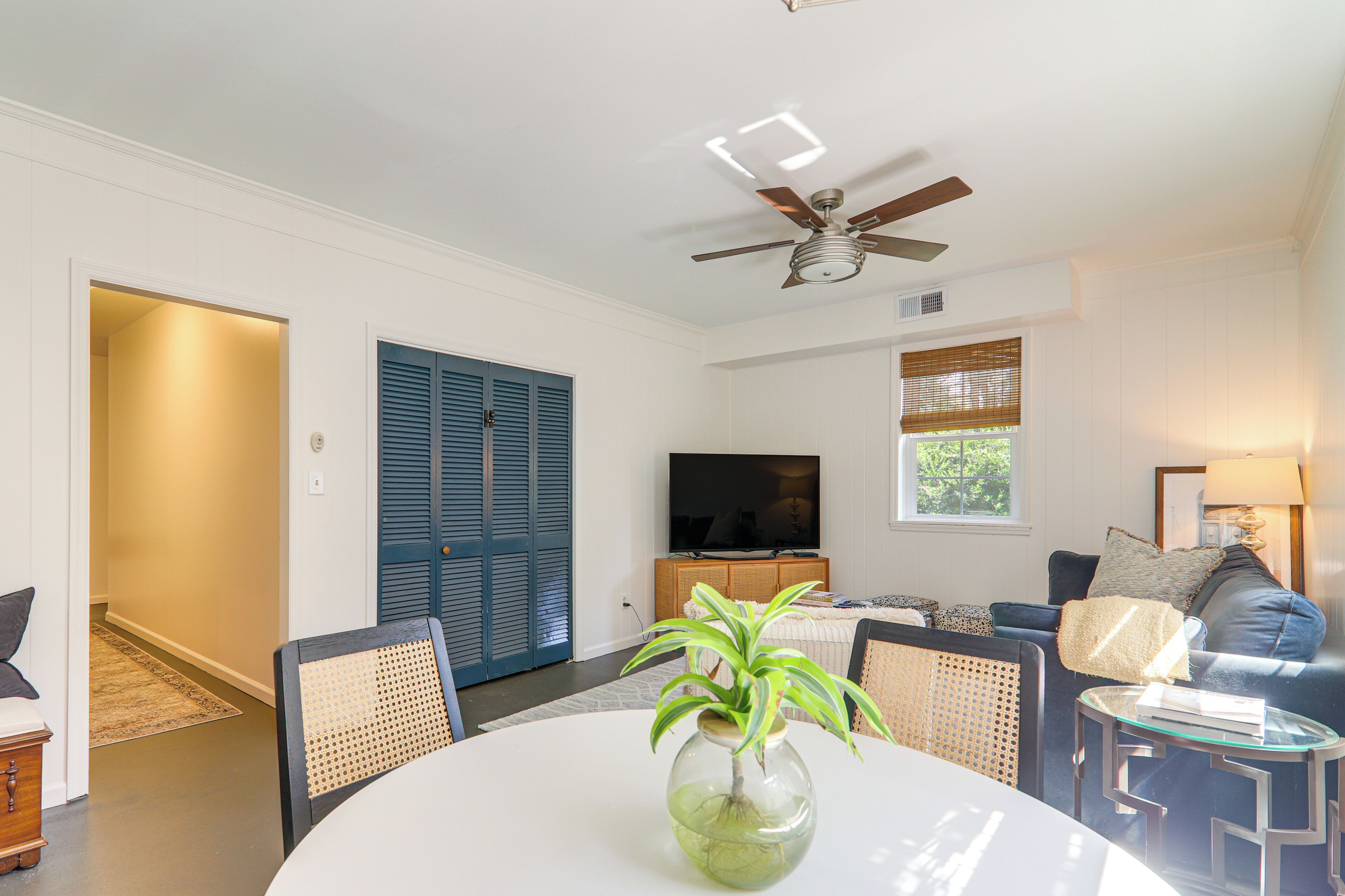 4 Mi To Uga: Bright & Airy Athens Apartment! - Athens, GA