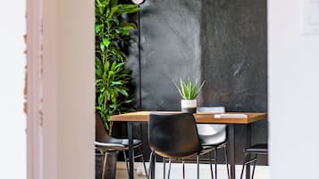 Casa Exclusiva, não fumadores, aceitam-se animais de estimação | Sala de estar | Smart TV de 55 de polegadas com canais digitais, Netflix, Hulu