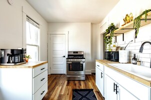 Casa família, para não fumantes, aceita animais de estimação | Cozinha privada | Máquina de café expresso, cafeteira/chaleira, geladeira grande
