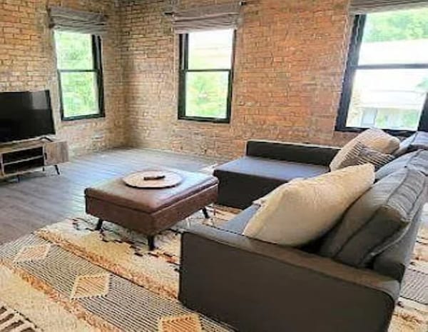 Jungle House Downtown Columbus – Modern Boutique Suites - Ohio