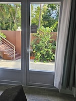 Apartamento, vista para o jardim, no rés do chão | Vista do quarto