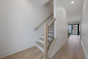 Smart TV 55 polegadas com canais digitais, Netflix, Hulu