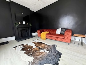 Casa Exclusiva, não fumadores, aceitam-se animais de estimação | Sala de estar | Smart TV de 32 de polegadas com canais digitais, Netflix, Hulu