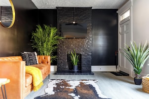 Smart TV 32 polegadas com canais digitais, Netflix, Hulu