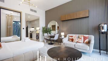 Estúdio, varanda, vista para o canal | Refeições no quarto