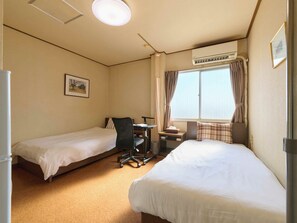 Quarto duplo, para fumantes, banheiro compartilhado | Edredons de pluma, Wi-Fi de cortesia, roupa de cama