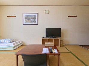 Quarto Individual em estilo japonês, para fumantes, banheiro compartilhado (for 1 pax) | Edredons de pluma, Wi-Fi de cortesia, roupa de cama