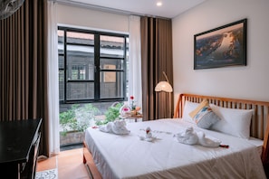Quarto Duplo Superior, Vista para a cidade | Minibar, Wi-fi grátis, roupa de cama fornecida