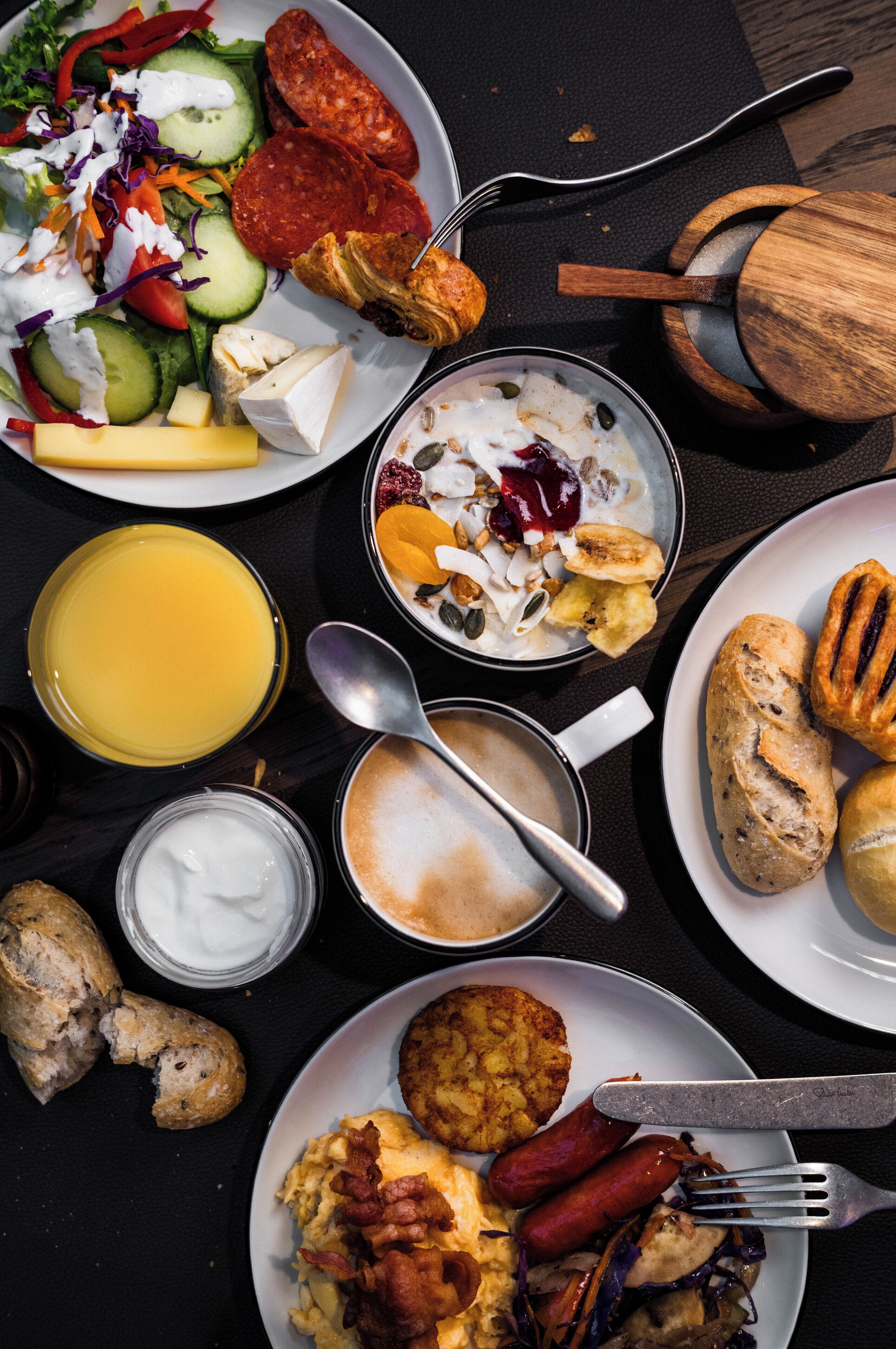 Pequeno-almoço tipo buffet diário mediante uma taxa 