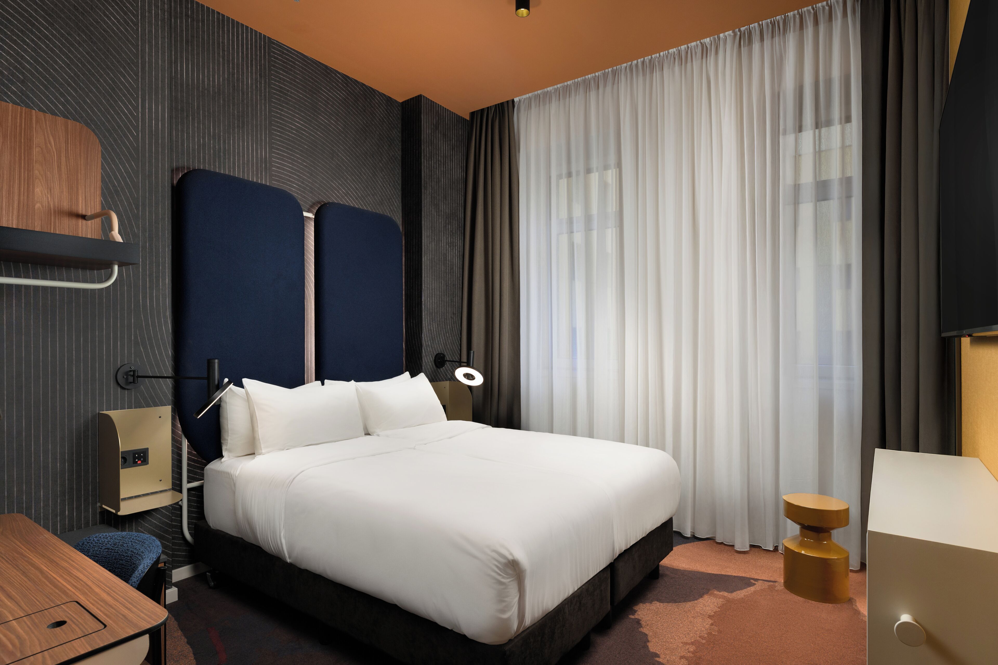 Quarto superior, 1 cama Queen, acessível | Cortinas blackout, Wi-Fi de cortesia, roupa de cama