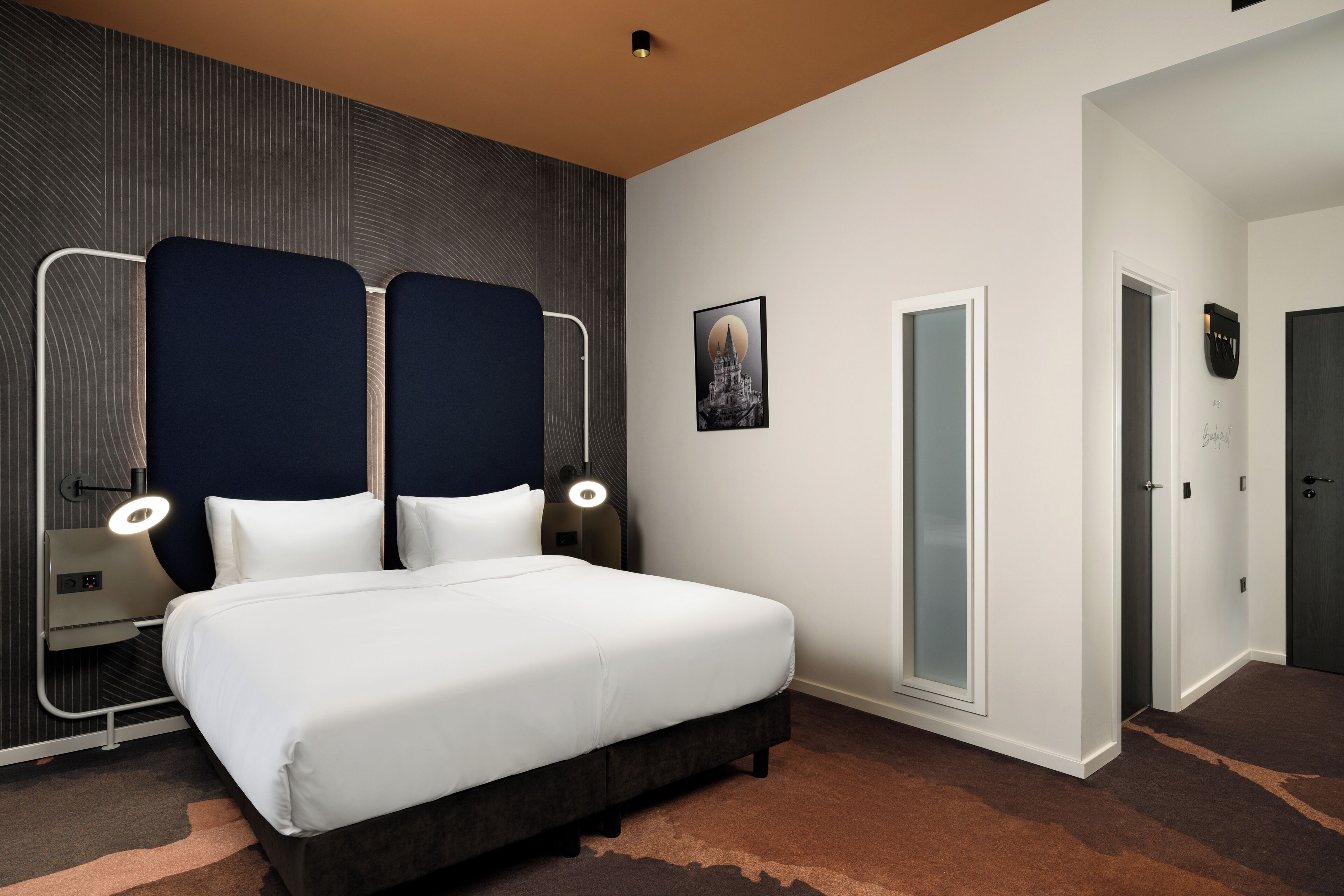 Quarto superior, 1 cama Queen | Cortinas blackout, Wi-Fi de cortesia, roupa de cama