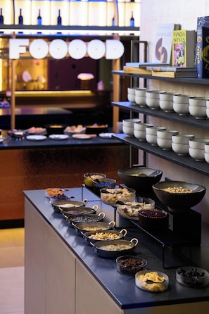 Pequeno-almoço tipo buffet diário mediante uma taxa 