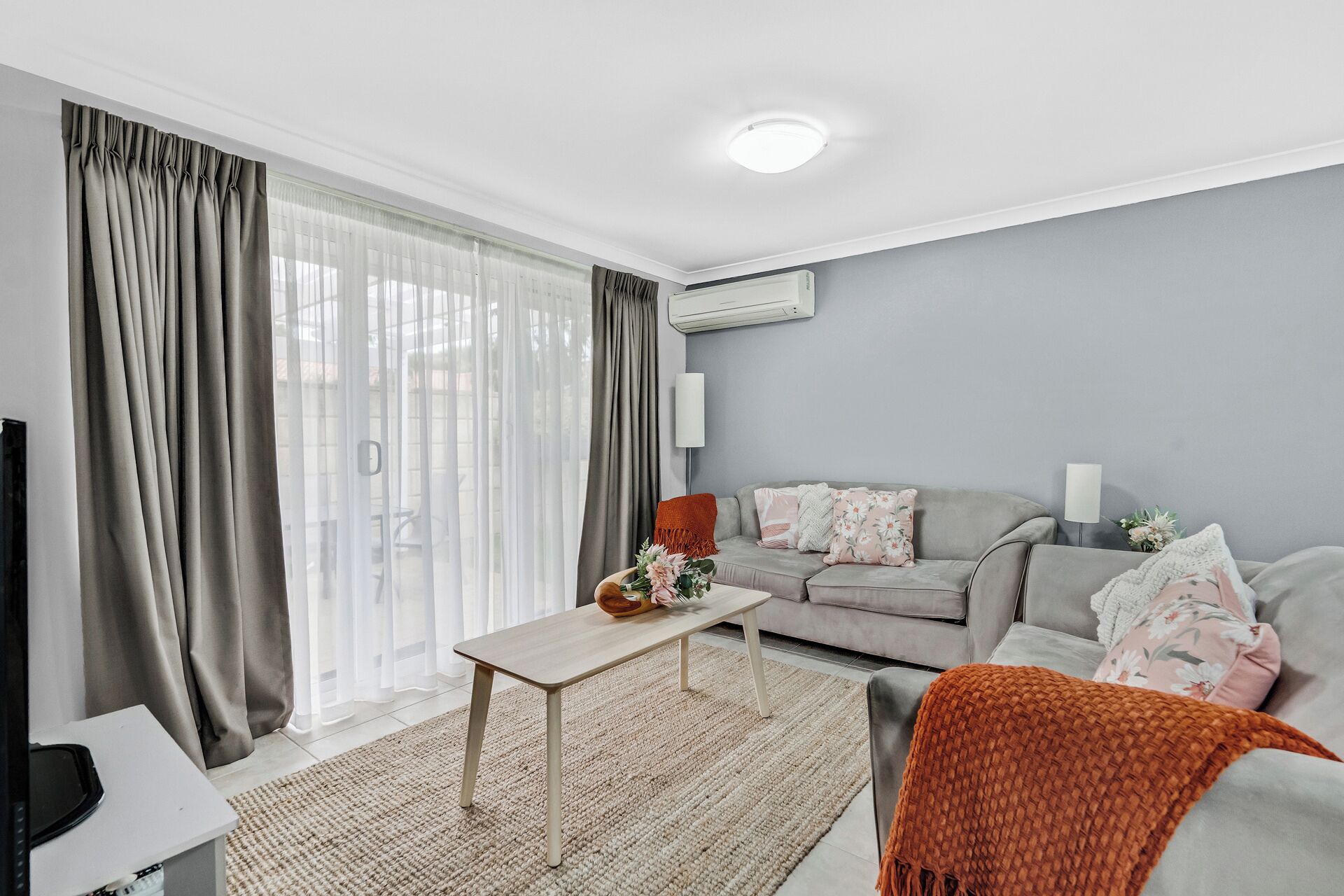 Salty Sands | 2br Cottage | Walk To The Beach - Broadwater