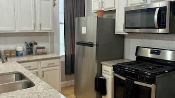 Casa Exclusiva, não fumadores | Cozinha privada | Um frigorífico/congelador grande, um micro-ondas, um forno