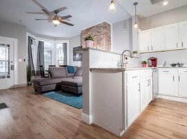 Casa Exclusiva, não fumadores | Cozinha privada | Um frigorífico/congelador grande, um micro-ondas, um forno 