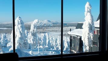 Quarto Duplo Júnior, vista para a montanha | Secretária, secretária adequada para computadores portáteis