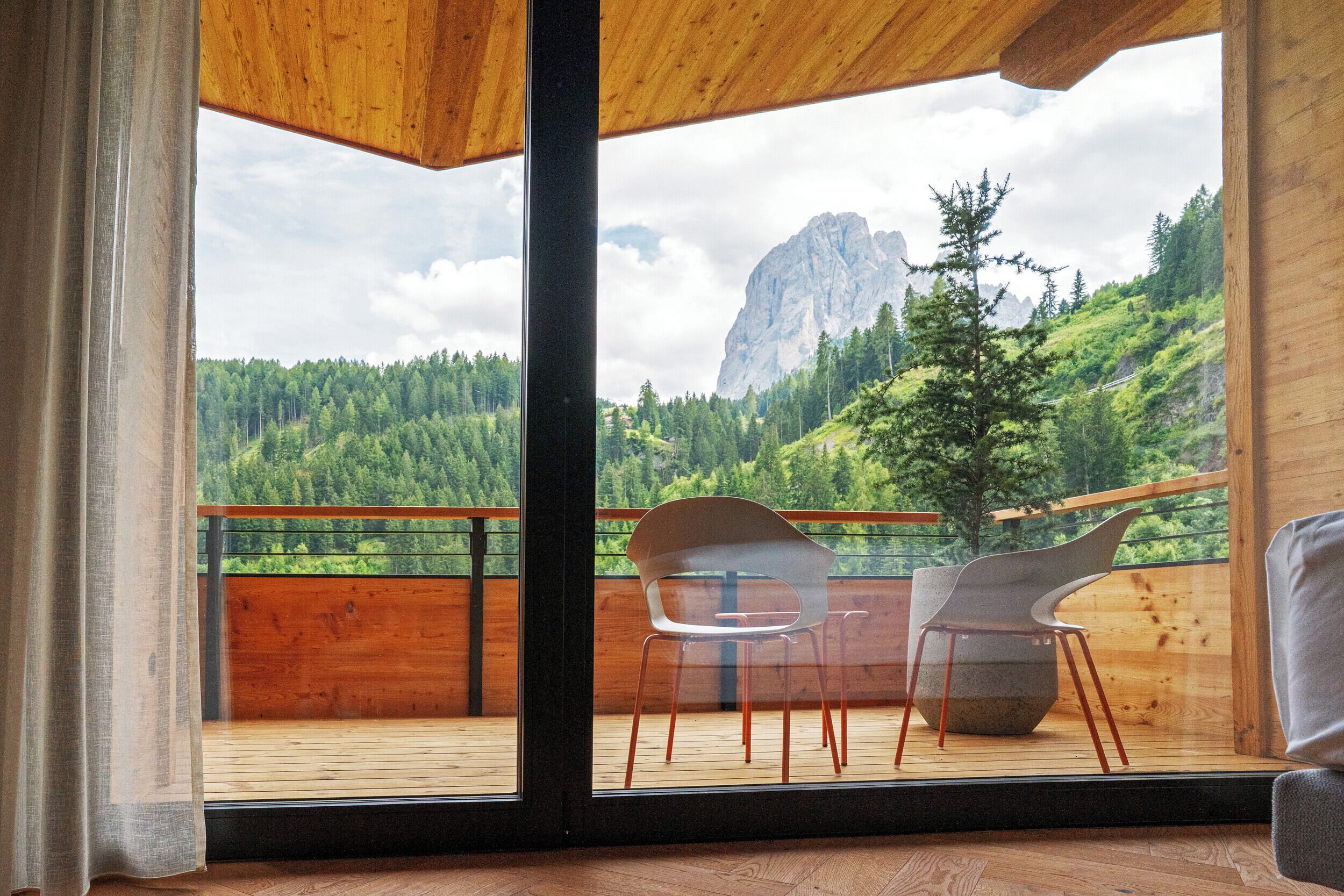 Camera Deluxe con Sauna | Cofres nos quartos, cortinas blackout, Wi-Fi de cortesia