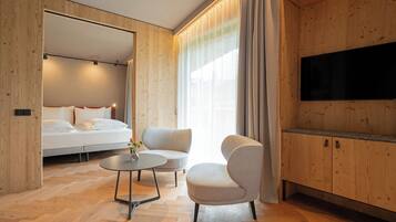 Suite Signature Sauna e Idromassaggio | Cofres nos quartos, cortinas blackout, Wi-Fi de cortesia