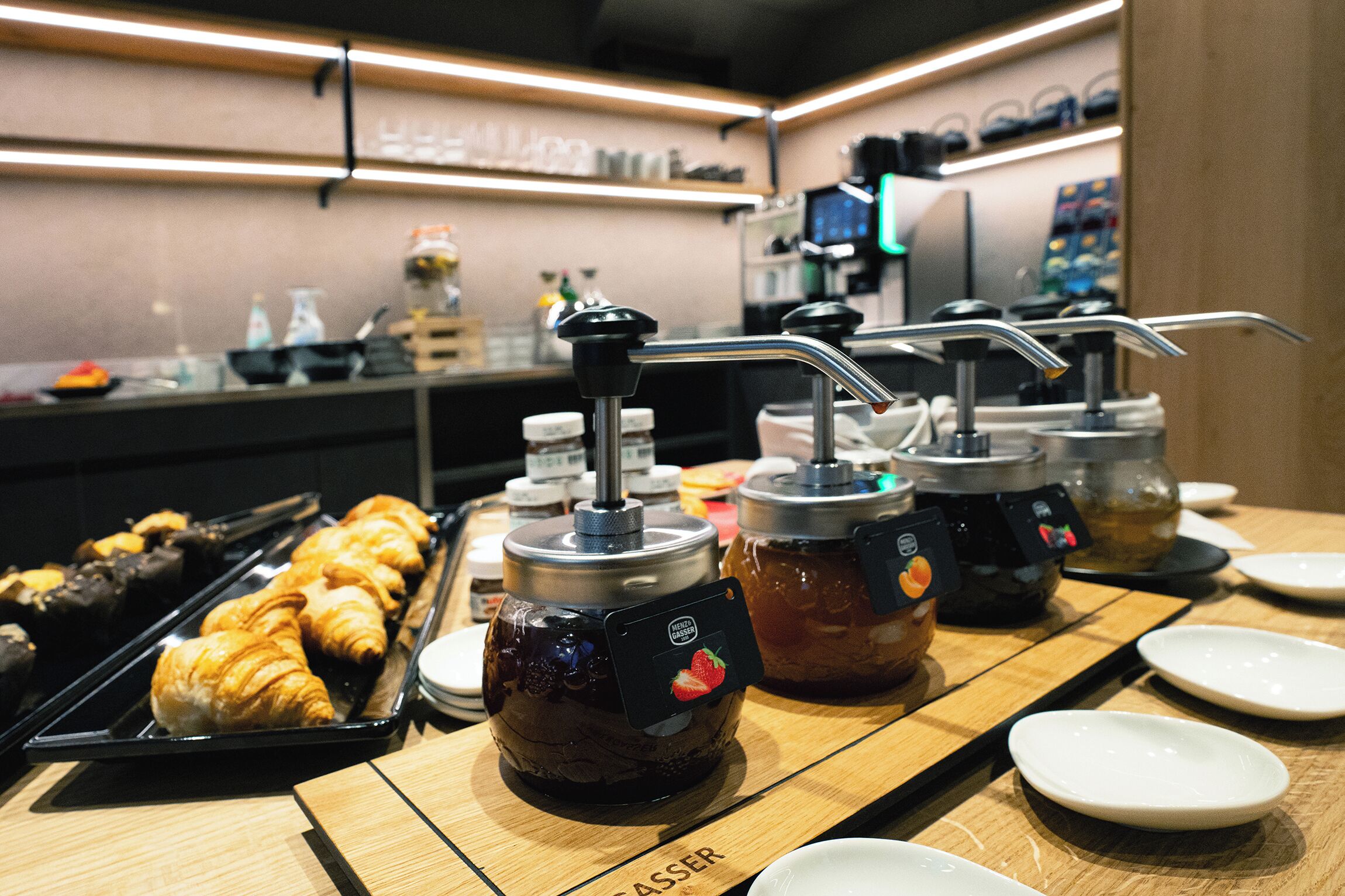 Café da manhã com buffet grátis todos os dias