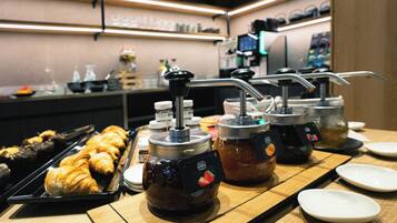 Café da manhã com buffet grátis todos os dias