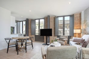 Apartamento (2 Bedrooms) | Sala de estar