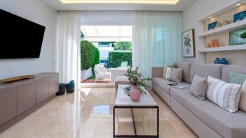 Apartamento (3 Bedrooms) | Sala de estar | Televisor