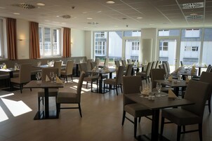 Pequenos-almoços, almoços e jantares servidos 