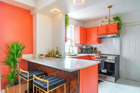 Casa superluxo, 2 quartos, banheiro privativo | Cozinha privada | Geladeira grande, micro-ondas, fogão, cooktop