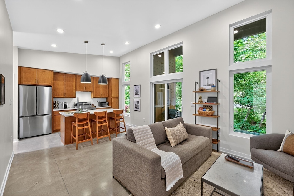 500 House - Unit A 1 Bedroom Townhouse - Germantown, WI