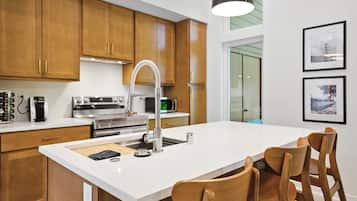 Casa de Férias, 2 quartos | Cozinha privada | Um frigorífico, um forno, uma cafeteira/bule, uma torradeira