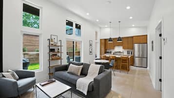 Casa de Férias, 2 quartos | Sala de estar | Smart TV, serviços de streaming