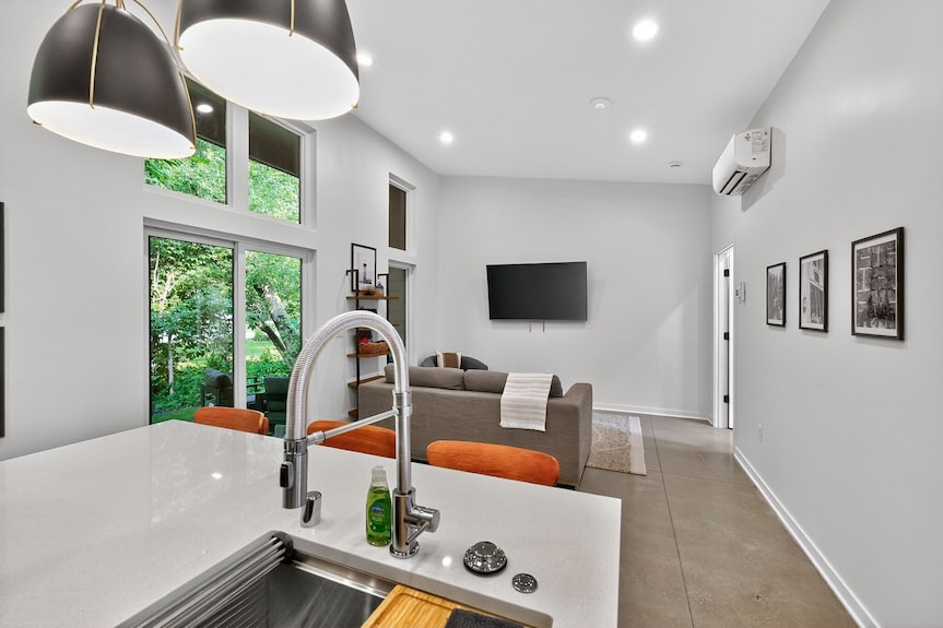 New! 500 House - Unit A 1-bedroom Townhouse - Handicap Accessible - Grafton, WI