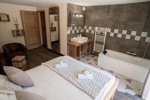 Quartos insonorizados, ferro/tábua de engomar, Wi-fi grátis