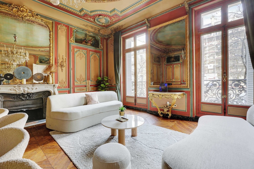 One-of-a-kind Sumptuous Home Near Parc Monceau - Paryż