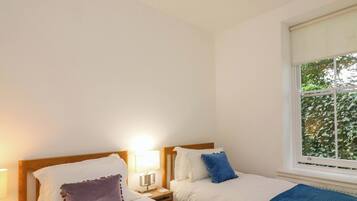 3 quartos, individualmente decorados, individualmente mobiliados