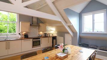 Lava-louças, talheres/pratos/utensílios de cozinha