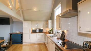 Lava-louças, talheres/pratos/utensílios de cozinha