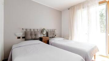 Quarto duplo, varanda, vista para o parque | Wi-Fi de cortesia